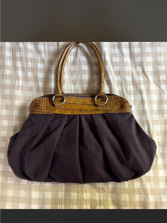 Simply Vera Vera Wang | Bags | Stylish Navy Pleated Tote With Tan ...
